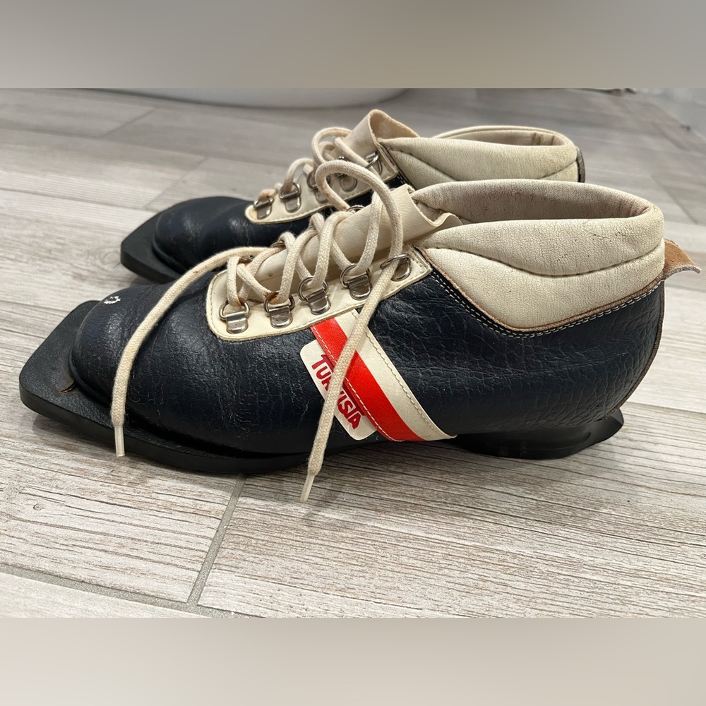 Vintage Turvista 3 Pin Cross Country Ski Boots Women'… - Gem